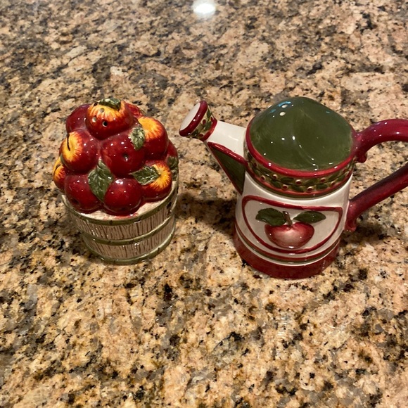 GANZ | Kitchen | Nwt Ganz Bella Casa Salt Pepper Shaker Shaped As ...